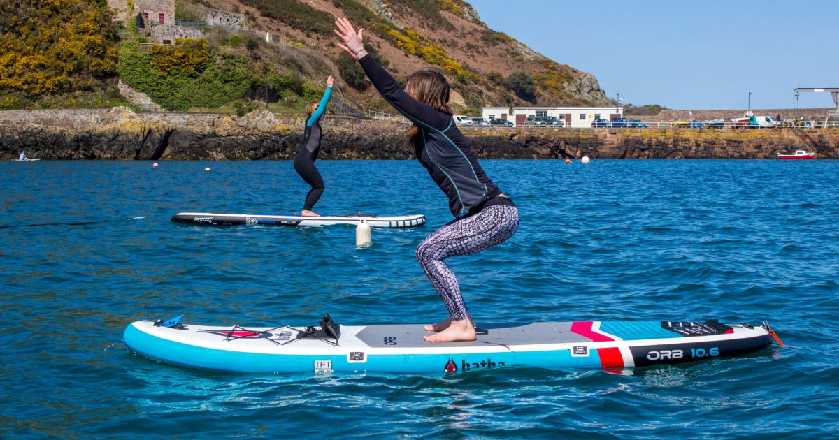 Stand Up Paddleboard Yoga | Tours & Séances d'activités | Visit Jersey